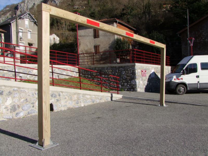 Portique fixe acier avec habillage bois Egletons