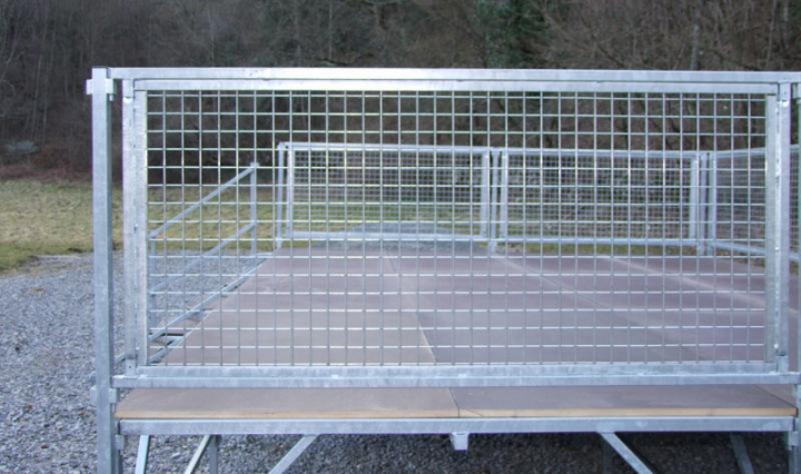 Podium modulable Espingo 0.70 à 1.20m de haut (module 2x2m)